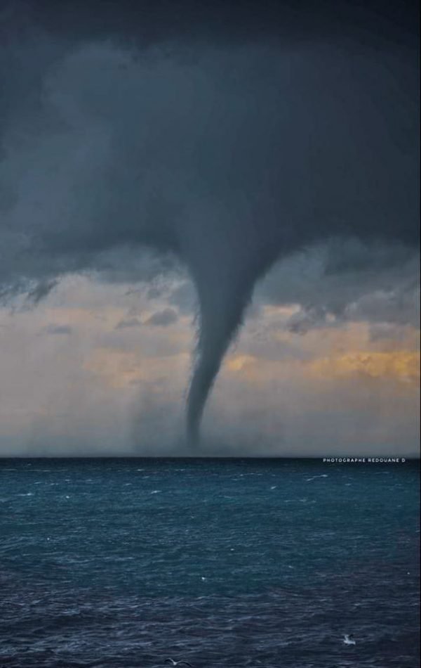Images d'une trombe marine apparue au large de Mostaganem | Algerie Eco