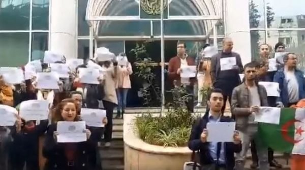 Alger : Sit-in des travailleurs de la banque BADR contre la Présidentielle